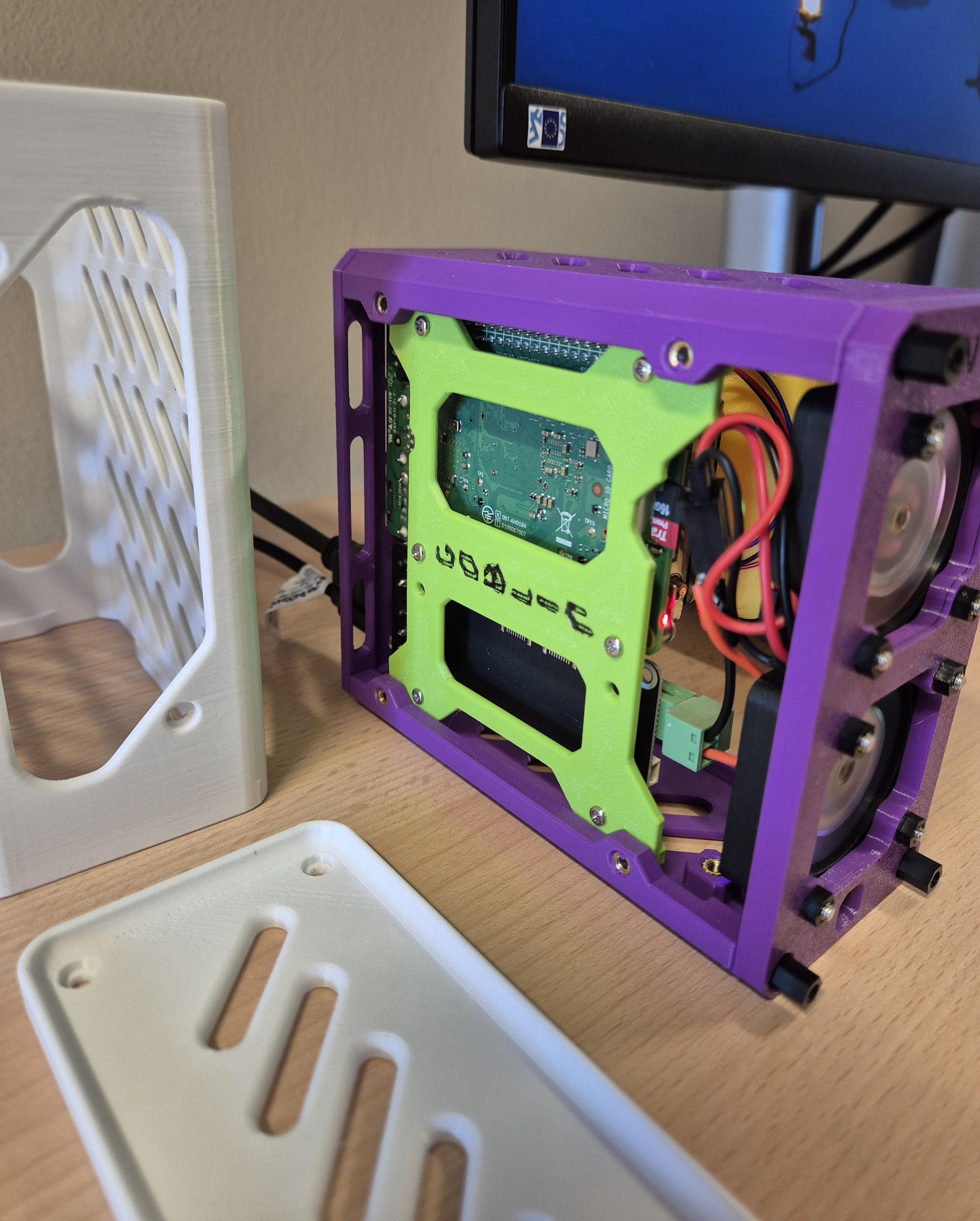 Raspberry Pi Desktop Case - Tiny_g - Etsy