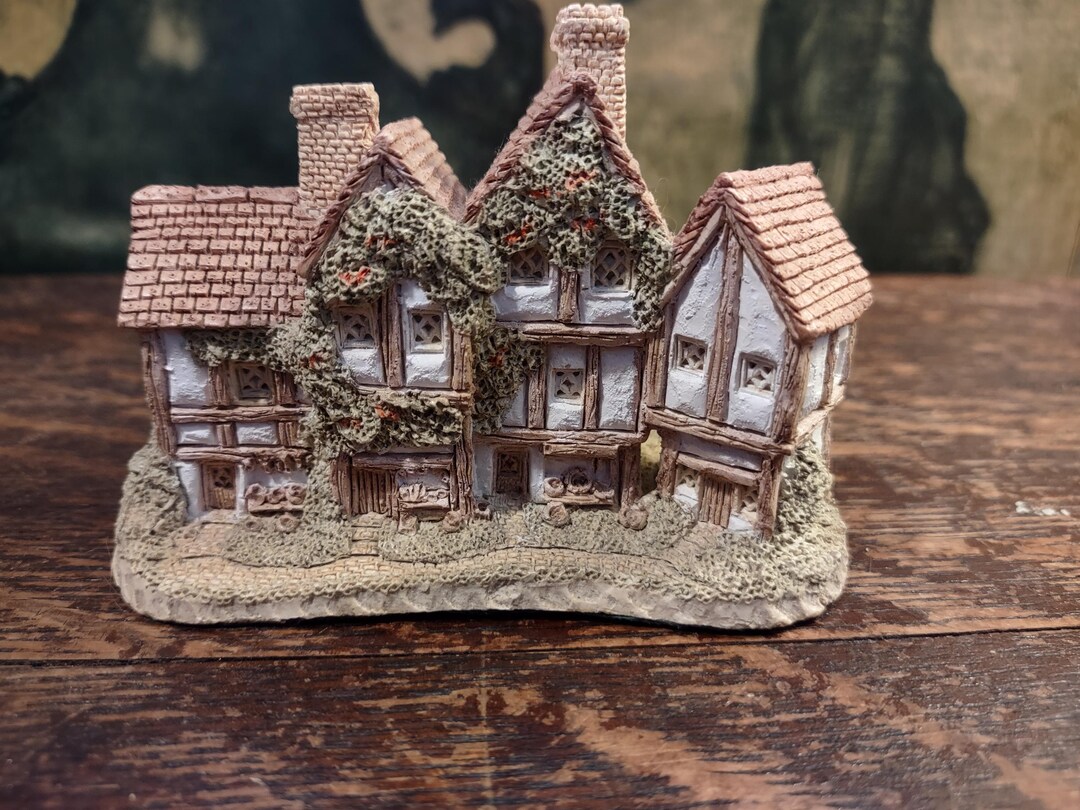 4 Piece David Winter Collection - Shirehall, the Apothecary, the ...