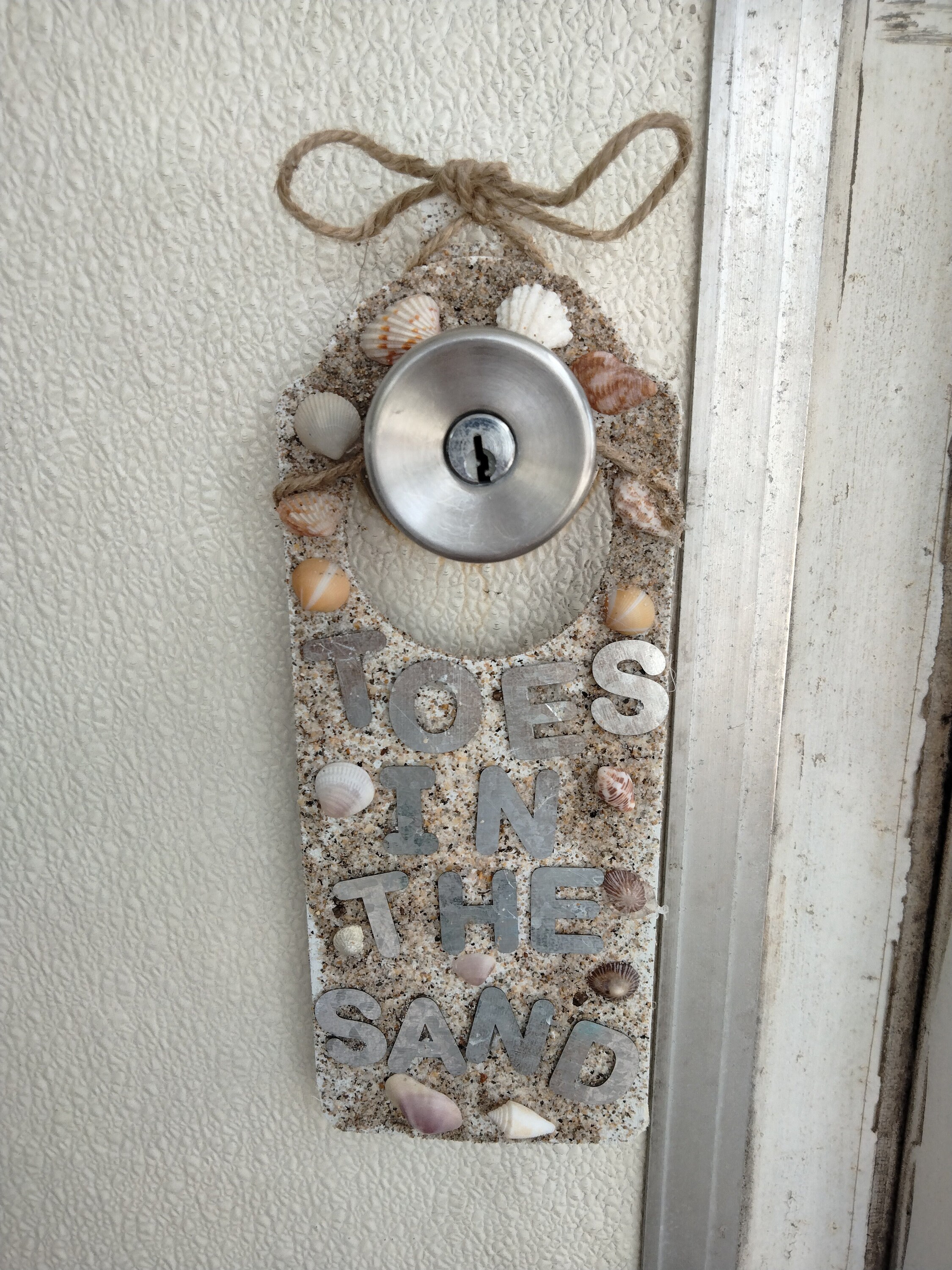 SEA SHELL HANDMADE Door Hanger With the Saying Toes in the Sand ...