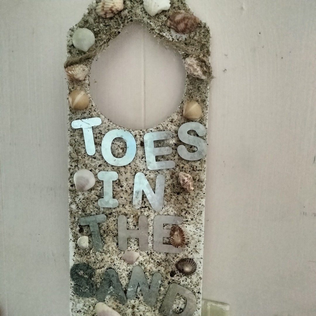 SEA SHELL HANDMADE Door Hanger With the Saying Toes in the Sand ...