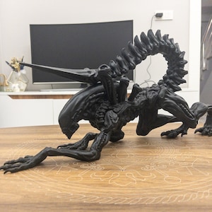 Xenomorph Figurine - Alien Movie Inspired Collectible Sculpture, Highly ...