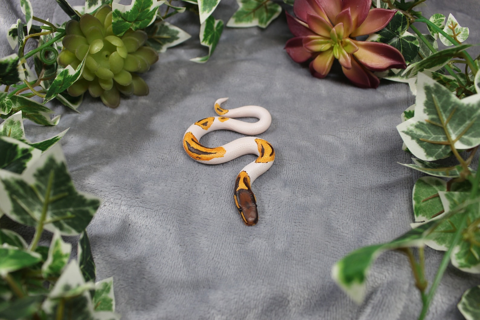 Piebald Snake Polymer Clay / Handmade / Desk Buddy - Etsy