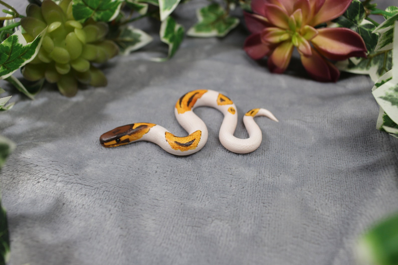 Piebald Snake Polymer Clay / Handmade / Desk Buddy - Etsy