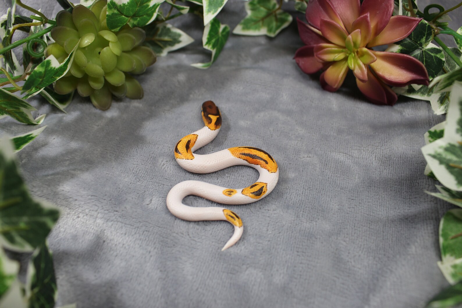 Piebald Snake Polymer Clay / Handmade / Desk Buddy - Etsy