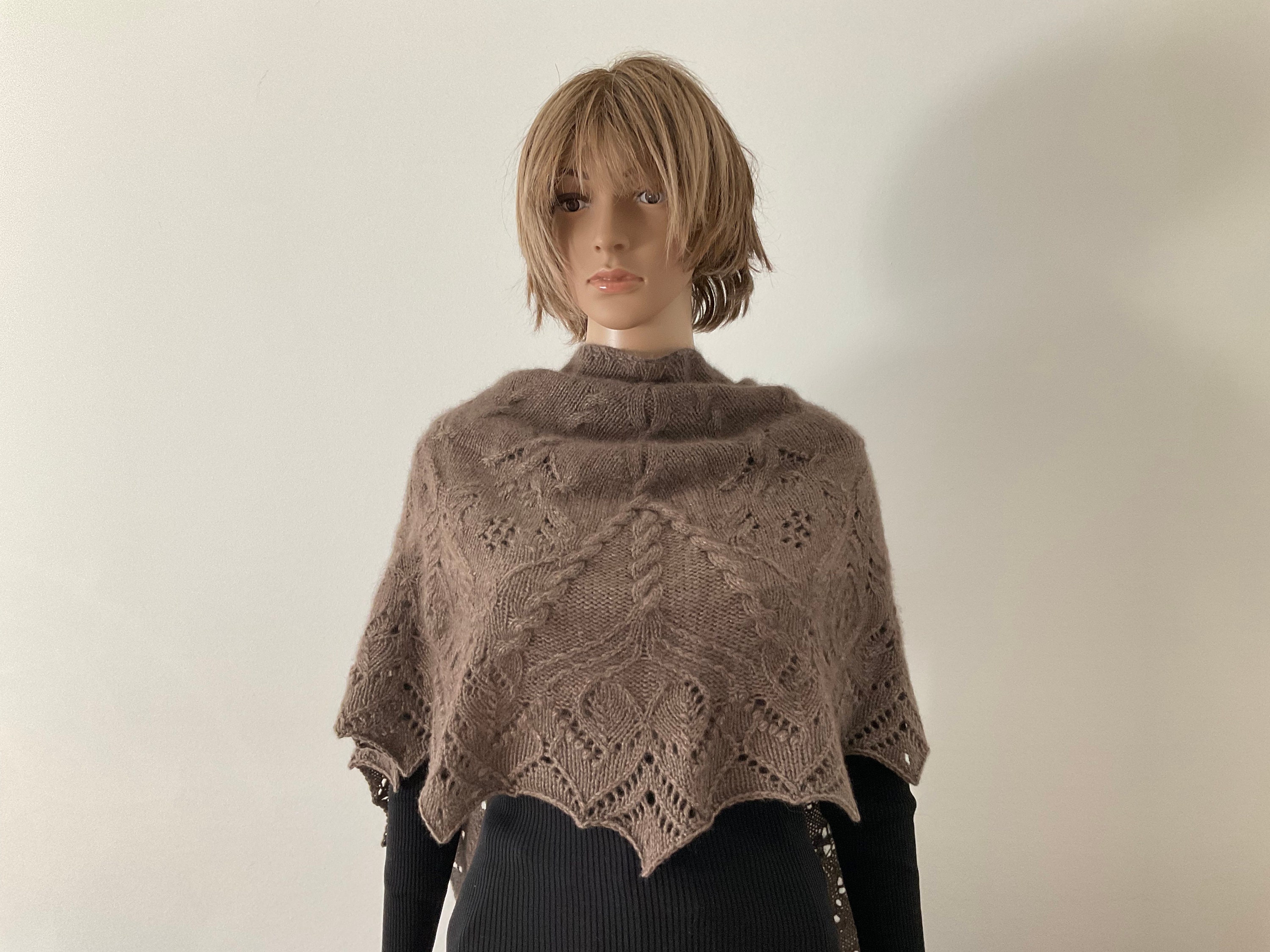 QIVIUT Shawl, Hand Knitted With Lace, Cables and Nupps - Etsy