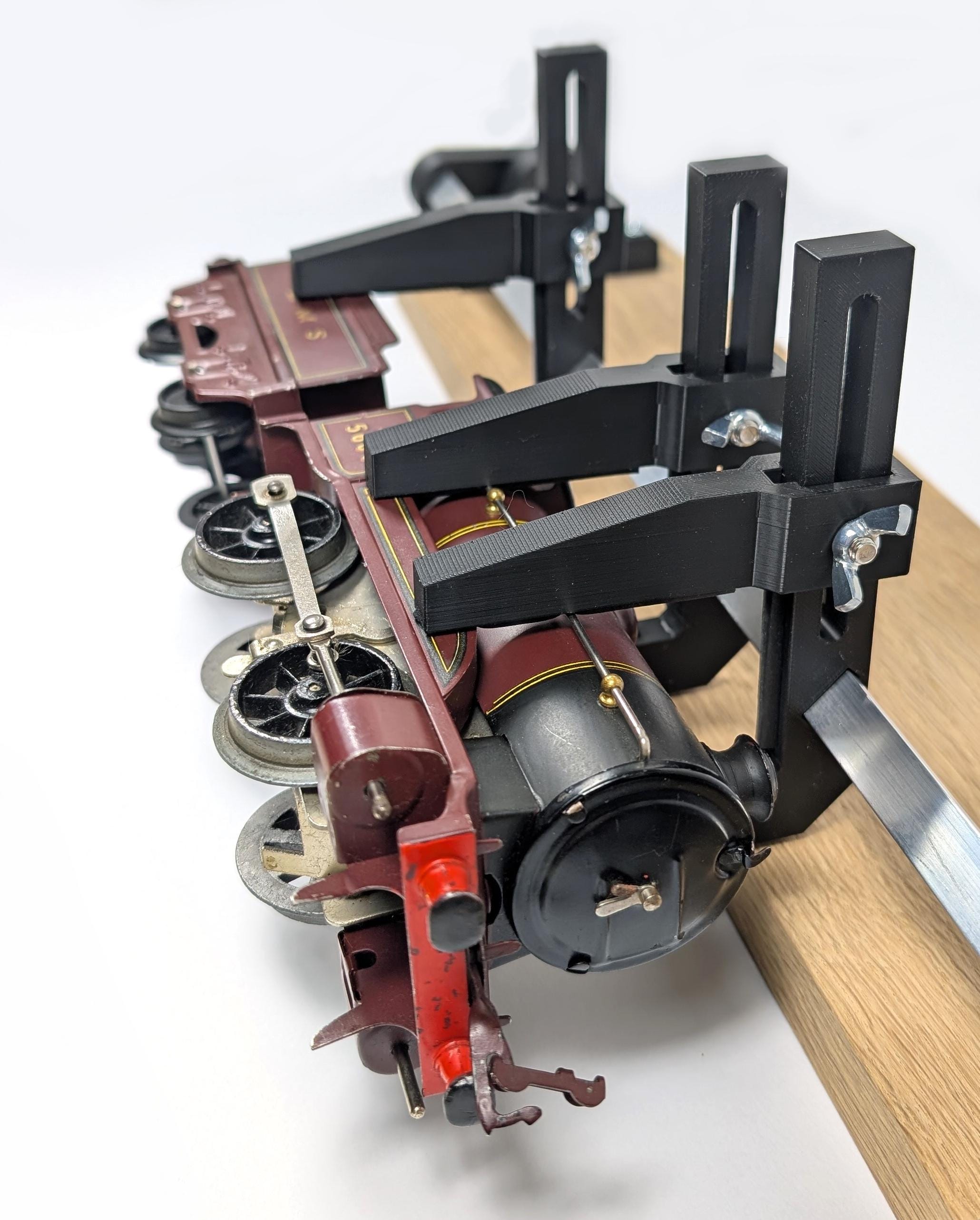 O Gauge Model Train Servicing and Repair Stand, Cradle for Locomotives ...