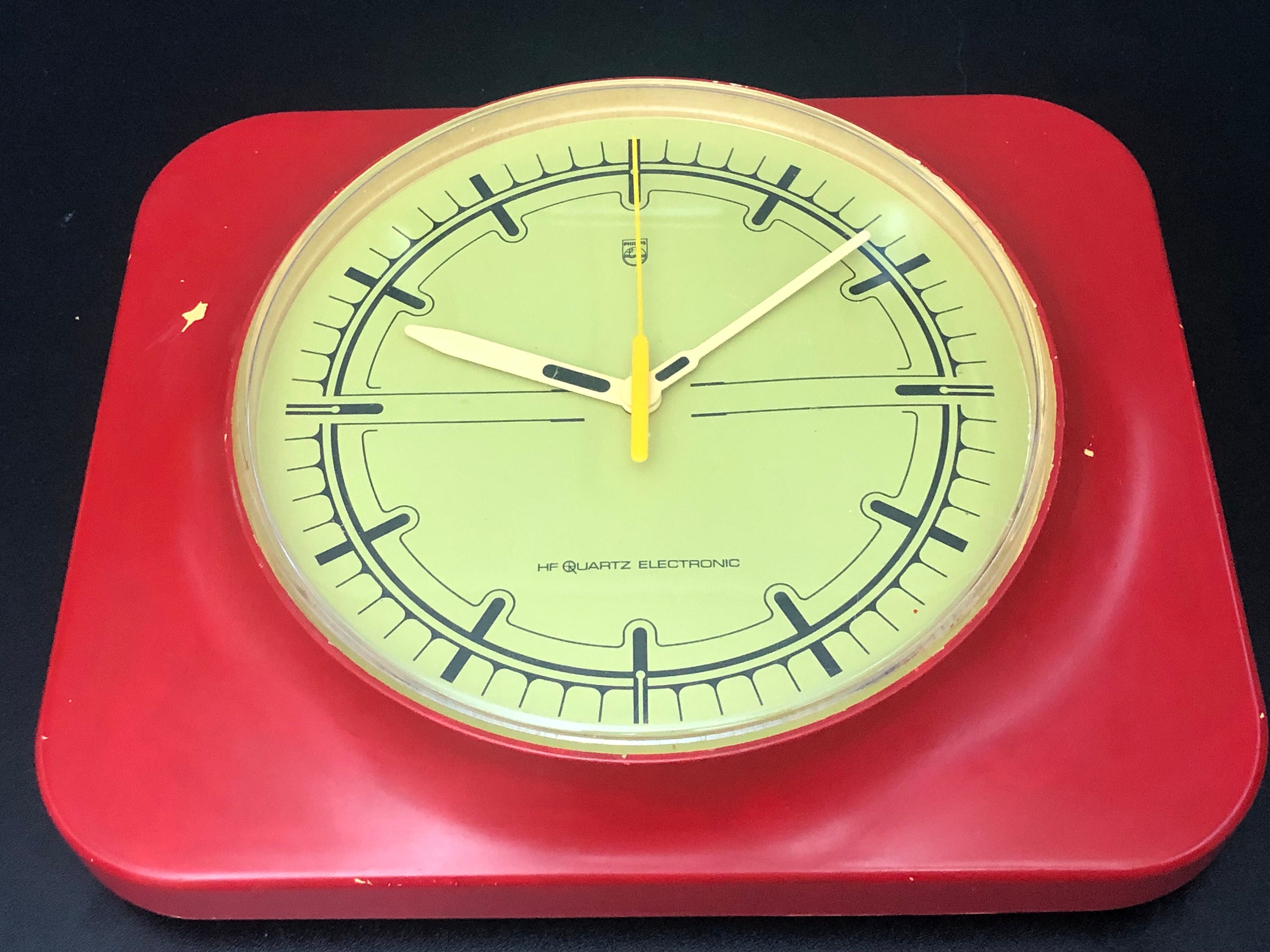 Red PHILIPS Wall Clock / Kitchen Clock From the 1970s. Type HR 5575. - Etsy