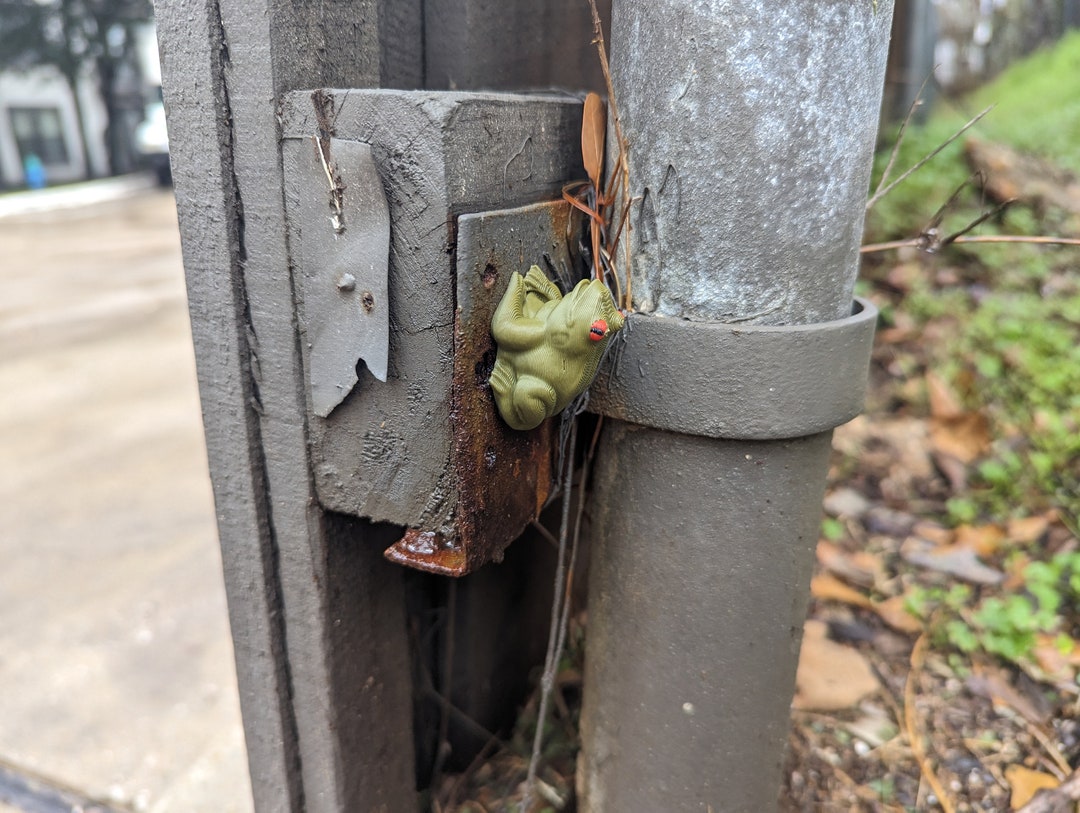 3D Printed Frog Geocache Container: Micro/nano Size With Log & Magnet ...