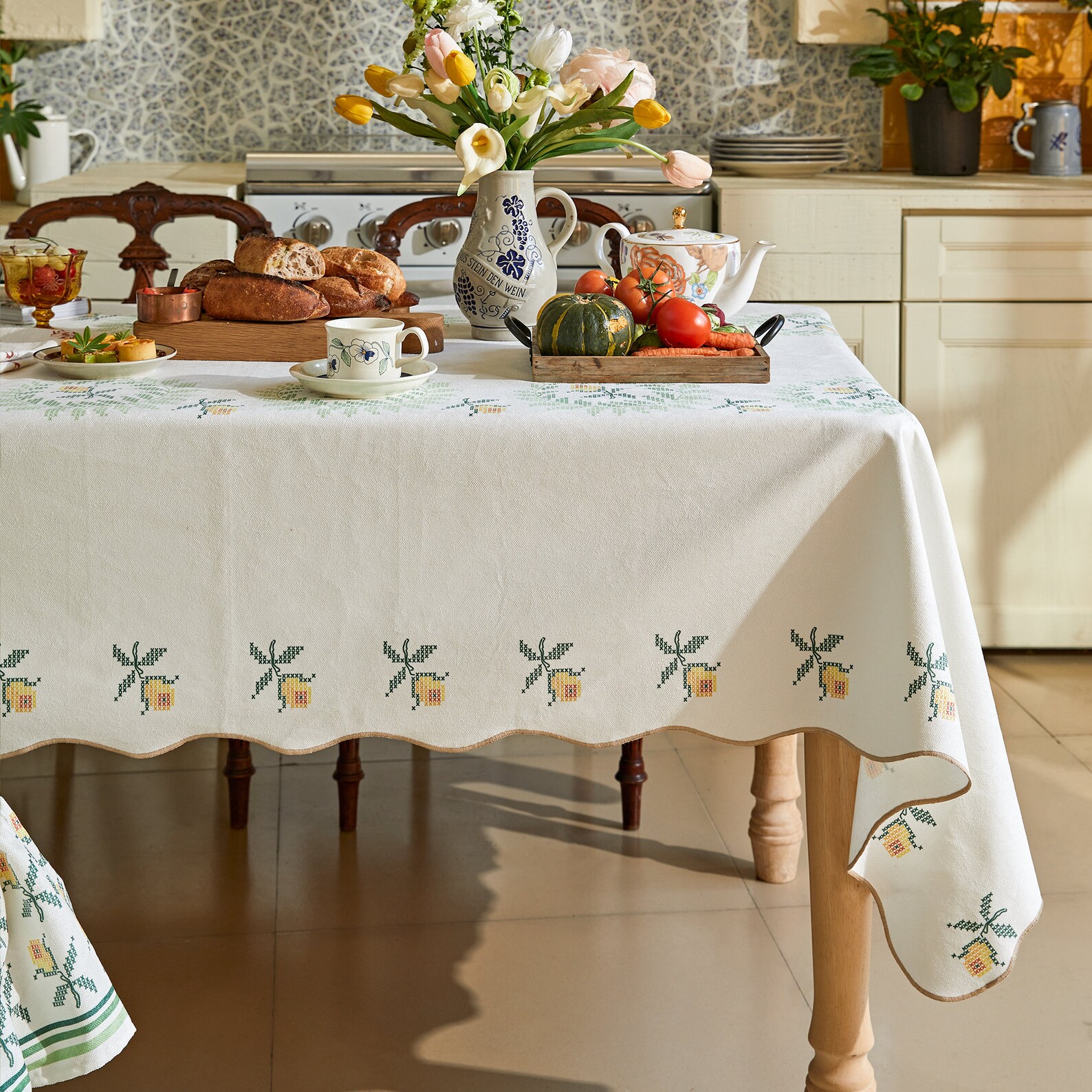 Floral Pattern Farmhouse Style Tablecloth Waterproof Table Cover for ...