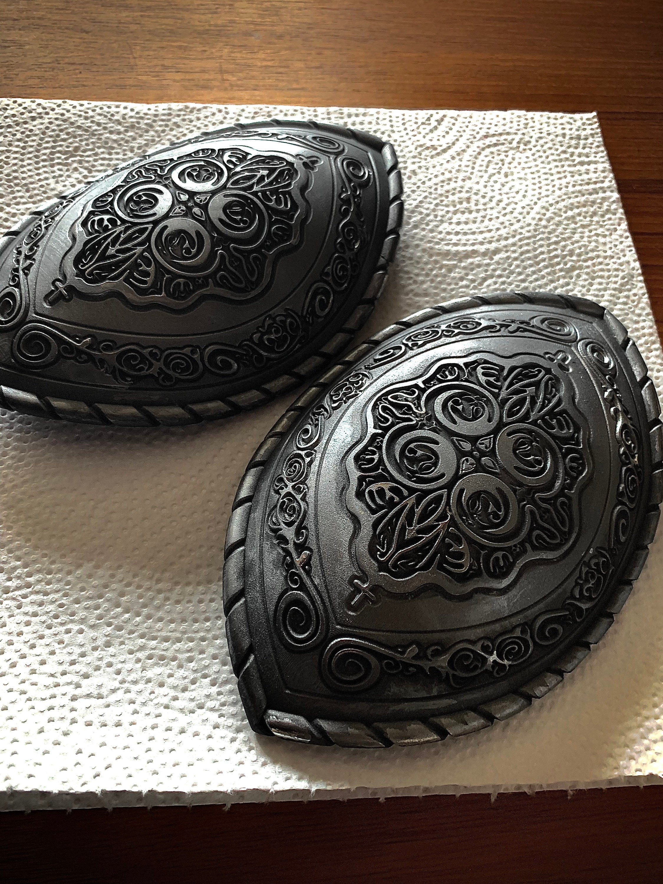 Yennefer Cosplay Knee Guards 3D File +FREE Glove Stamp File - Etsy