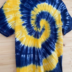 Game Day Spiral Tie Dye T-shirt Handmade Blue & Yellow Sports Style ...