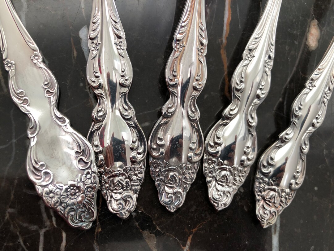 WM Rogers ONEIDA brand New Baroque Rose 12 Persons Cutlery Silverware ...