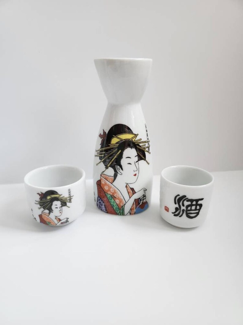 Japanese Geisha Porcelain Sake Set With 2 Decanters and 8 Cups 10 Piece ...