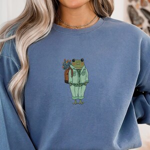 Comfort Colors®frog Carrying Flowers in Its Backpack Sweatshirt, Retro ...