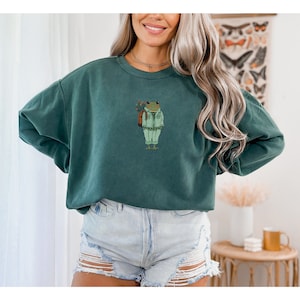 Comfort Colors®frog Carrying Flowers in Its Backpack Sweatshirt, Retro ...