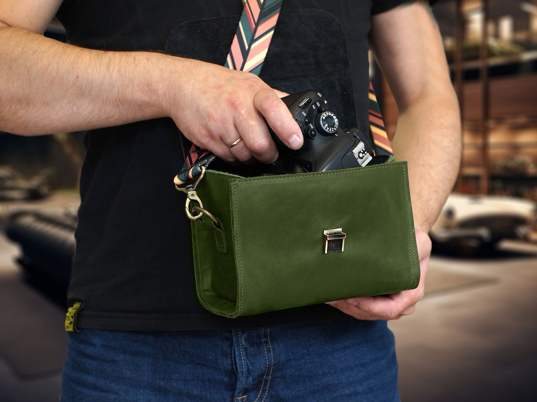 Green Camera Bag With Metal Clasp, Elegant Leather Case for DSLR ...
