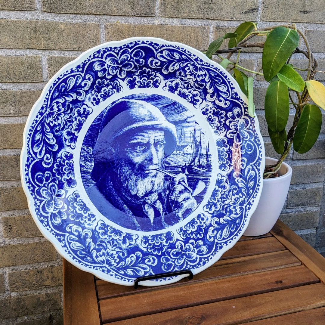 VINTAGE Delft Blue Decorative Plate With Dutch Painting of Fisherman ...