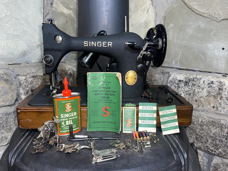 Vintage Singer Sewing Machine 128-23 With Original Accessories and ...