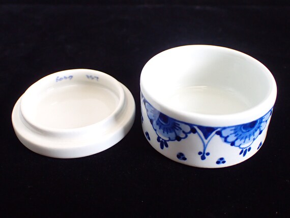 Vintage Royal Delft hand painted porcelain pill box - Gem