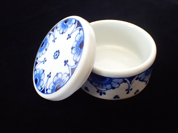Vintage Royal Delft hand painted porcelain pill box - Gem
