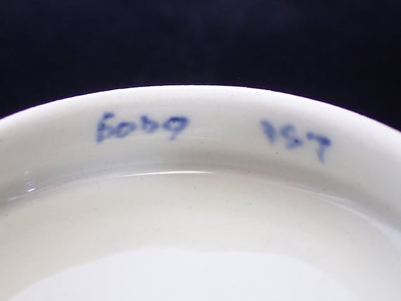 Vintage Royal Delft hand painted porcelain pill box - Gem