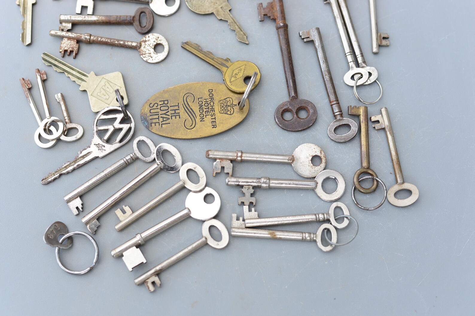 Vintage 40 Bundle Keys Door Cupboard Cabinet Draw Chest Salvage Key AA ...