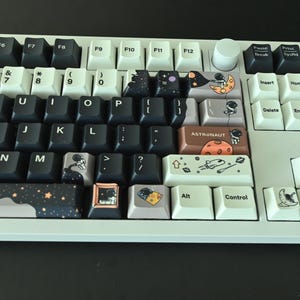 Cartoon Astronaut Space Flight Theme for Mechanical Gaming Keyboard ...
