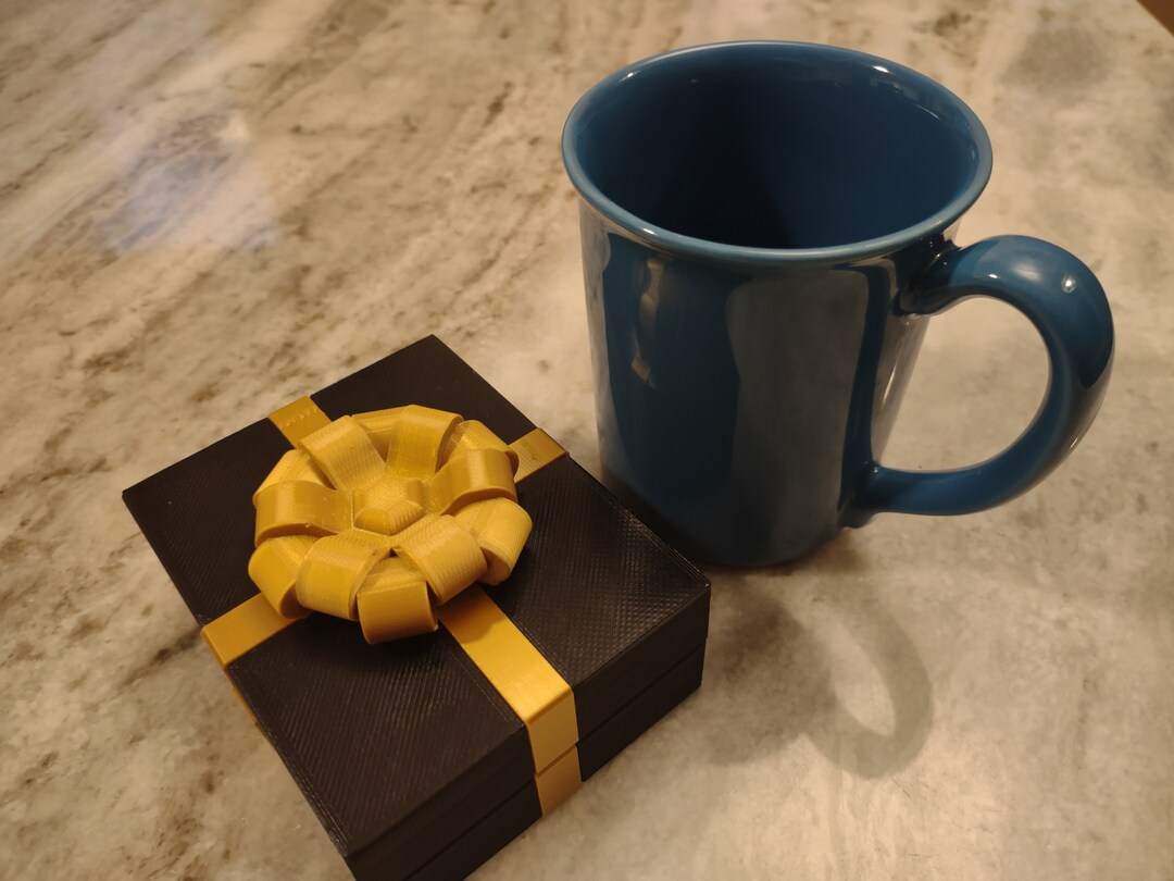 Medium Twist Lock Present Box - Etsy