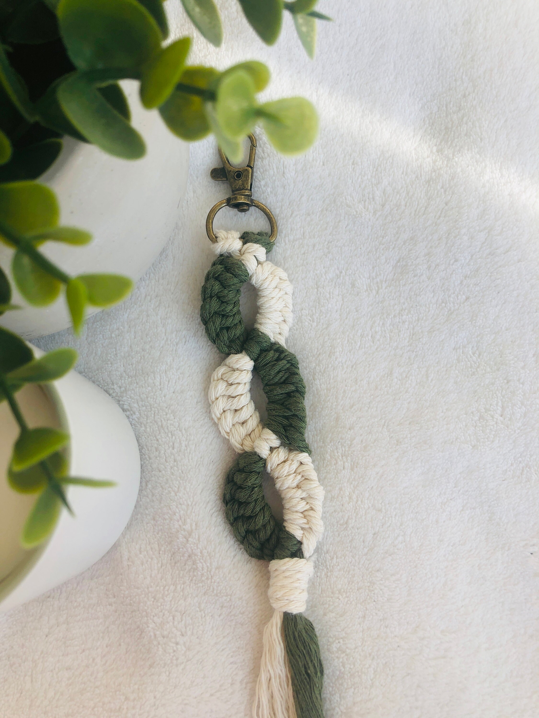 Macramé Keychain Boho Lanyard Multi-colored Infinity Macramé Keychain ...