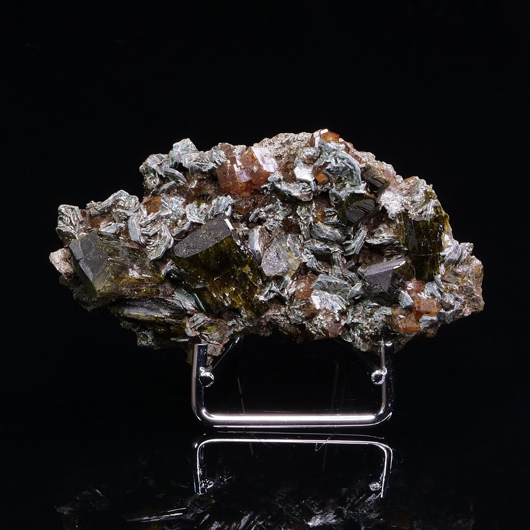 Garnet Var Grossular and Epidote on Clinochlore From Sandaré Mali 75 ...