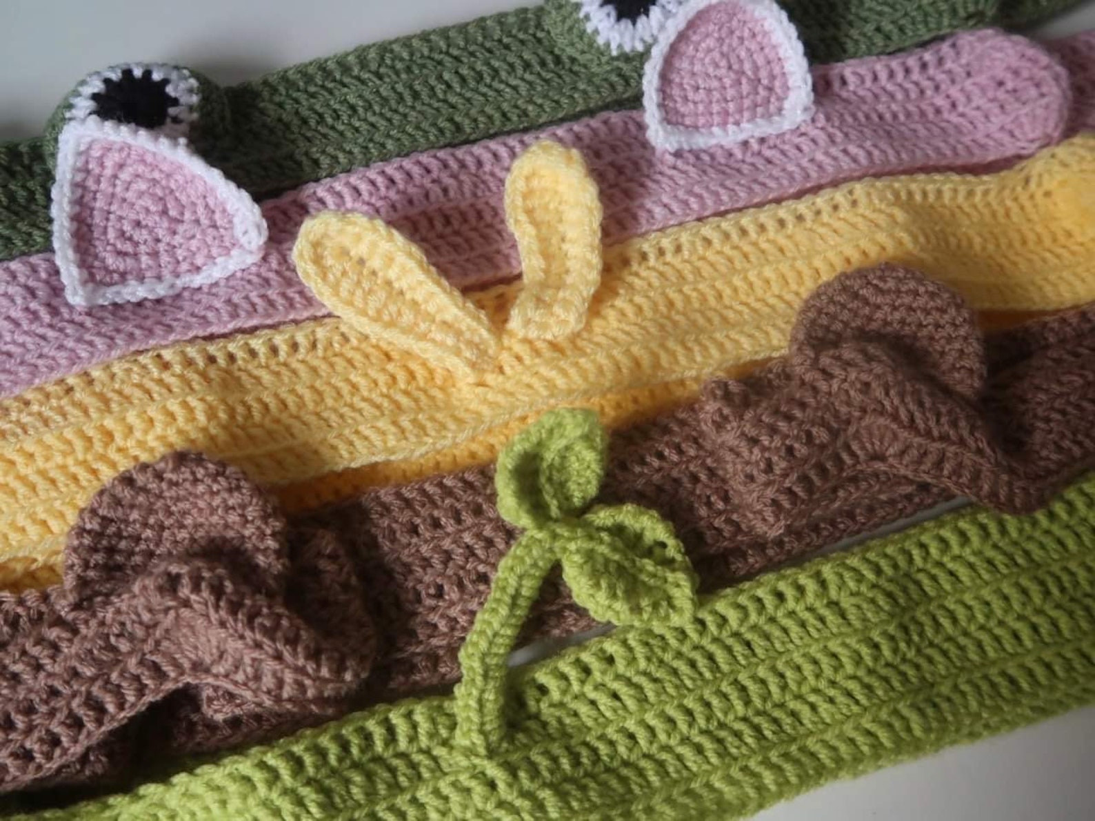 Cute Screen Monitor Hugger - Crochet Pattern Desk Accessories Cute ...