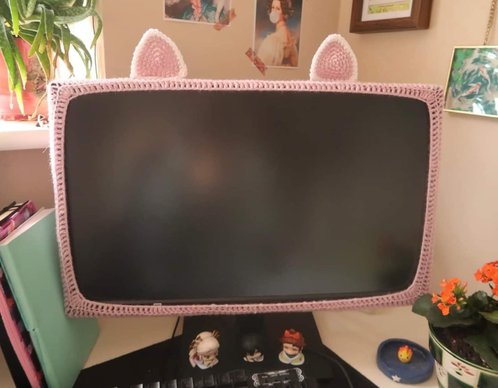 Cute Screen Monitor Hugger - Crochet Pattern Desk Accessories Cute ...