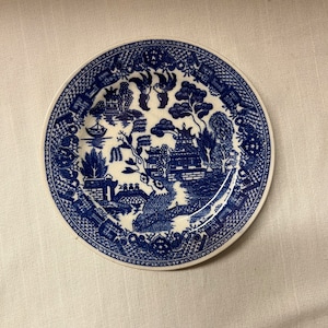 Vintage Blue Willow Pattern Plate - Classic Blue and White Ceramic - Etsy