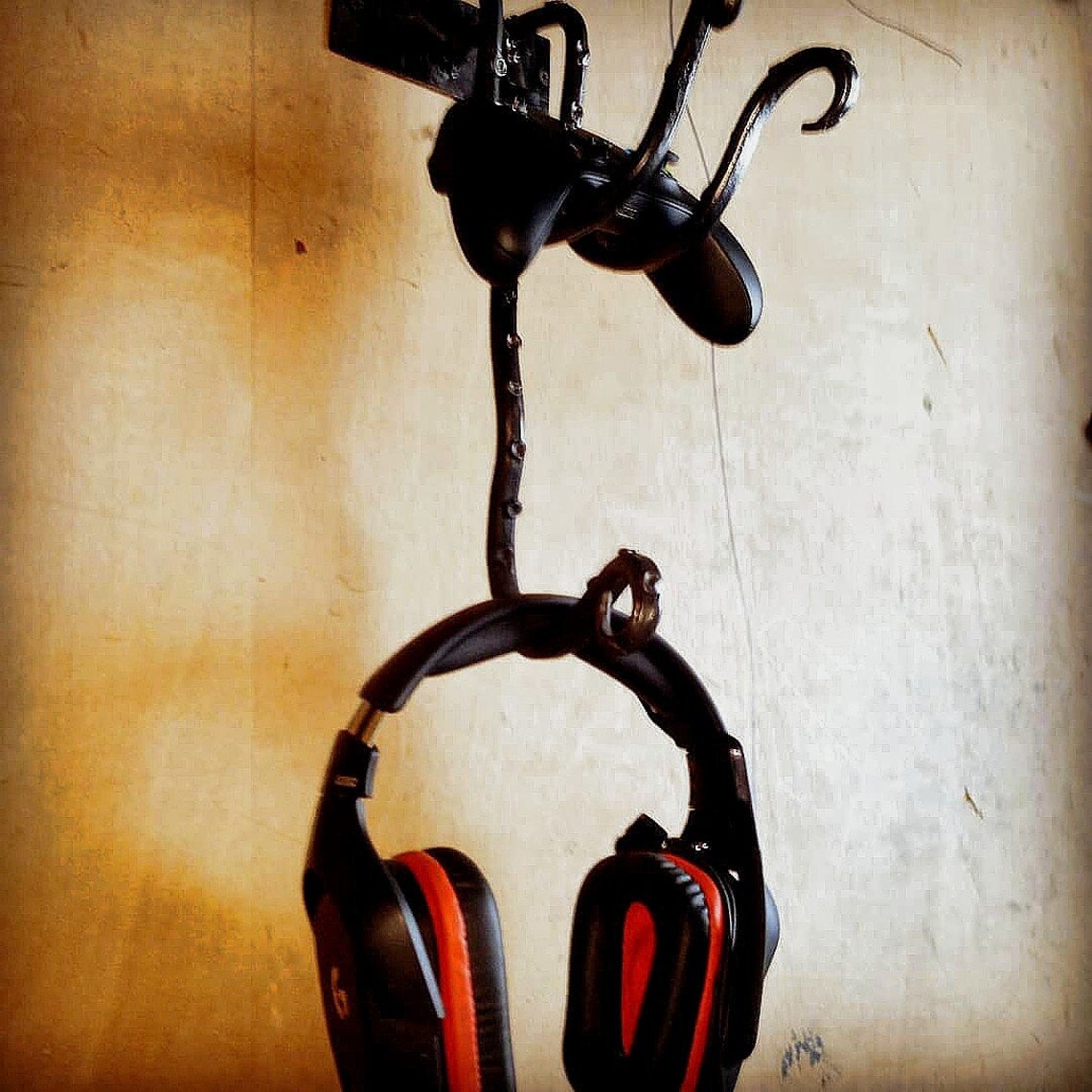 Solid Steel Kraken Tentacle PS5 and Xbox Controller and Headphone Wall ...