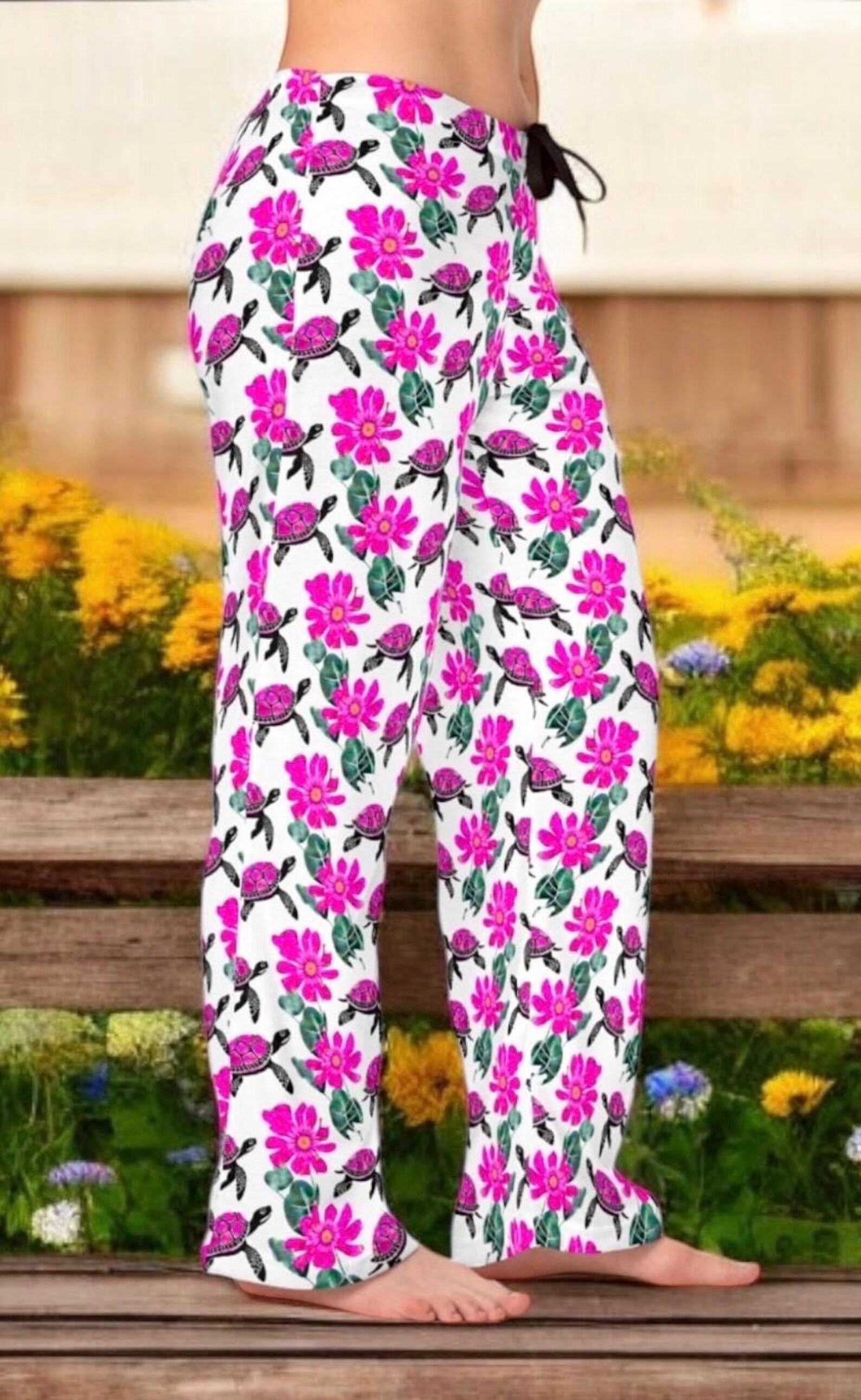 Pink Floral Sea Turtles Artistic Design, Womens Vibrant Colorful Hawaii ...