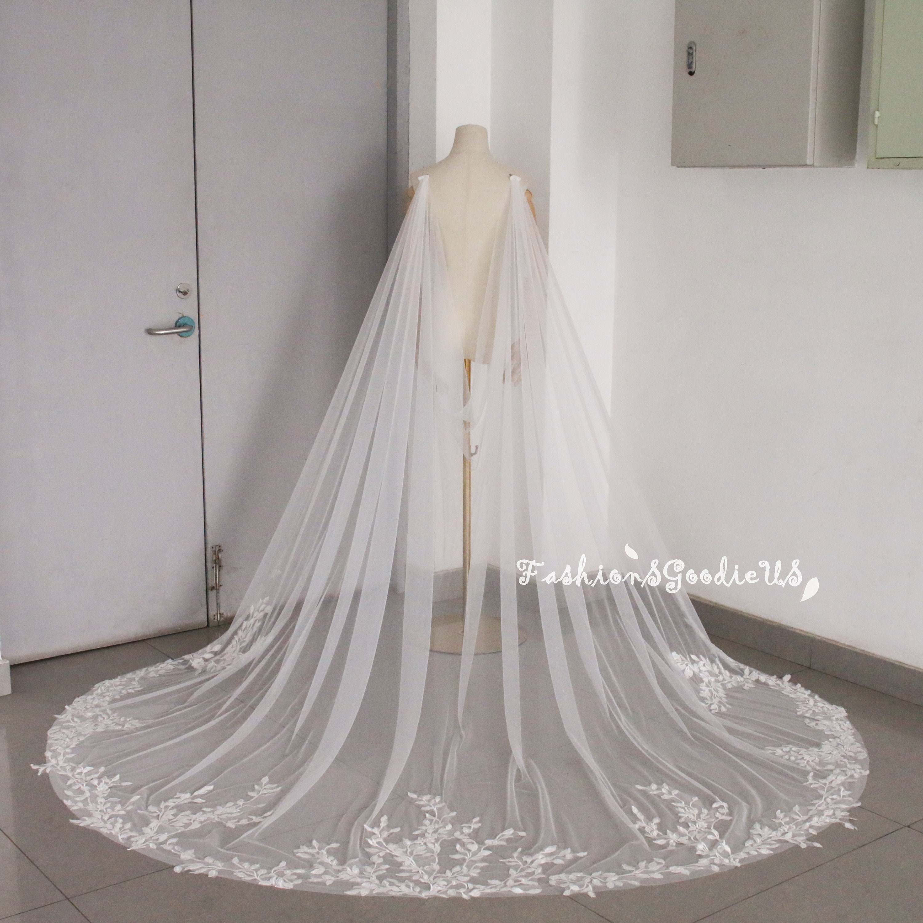 Bohemia Leaf Lace Wedding Veil, V-back Cape Veil, Leaf Lace Shoulder ...