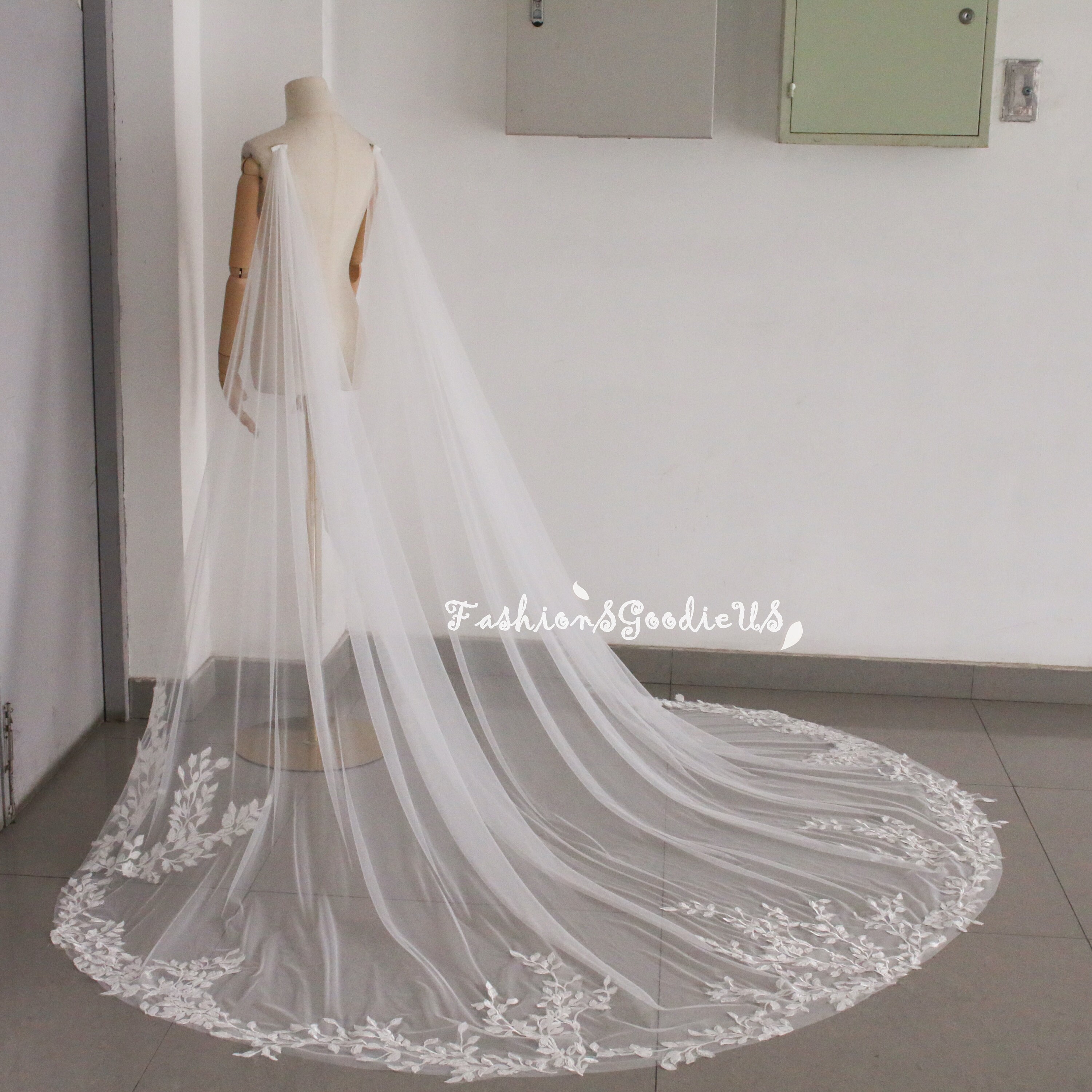 Bohemia Leaf Lace Wedding Veil, V-back Cape Veil, Leaf Lace Shoulder ...