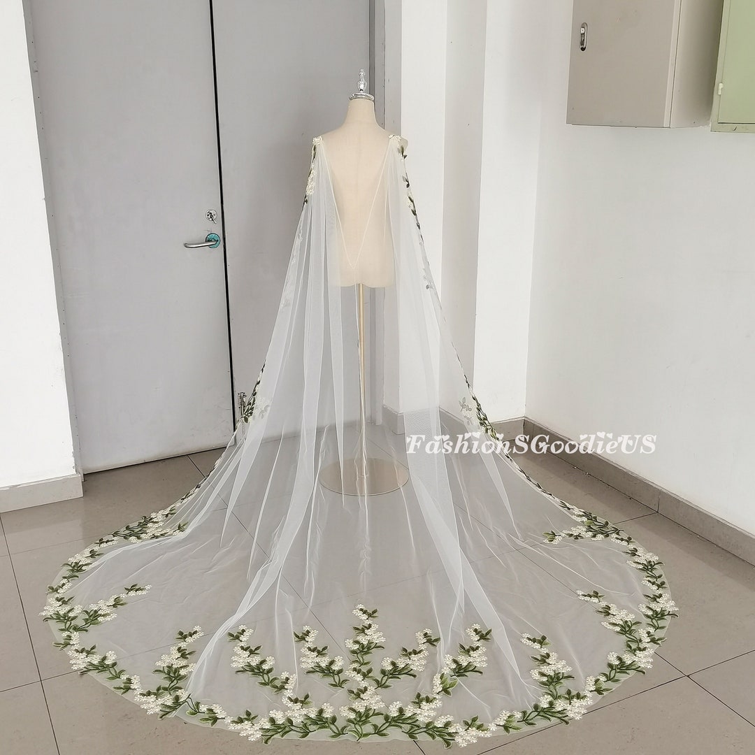 Green Leaf With Daisy Wedding Veil, V-back Cape Veil, Boho Leaf ...