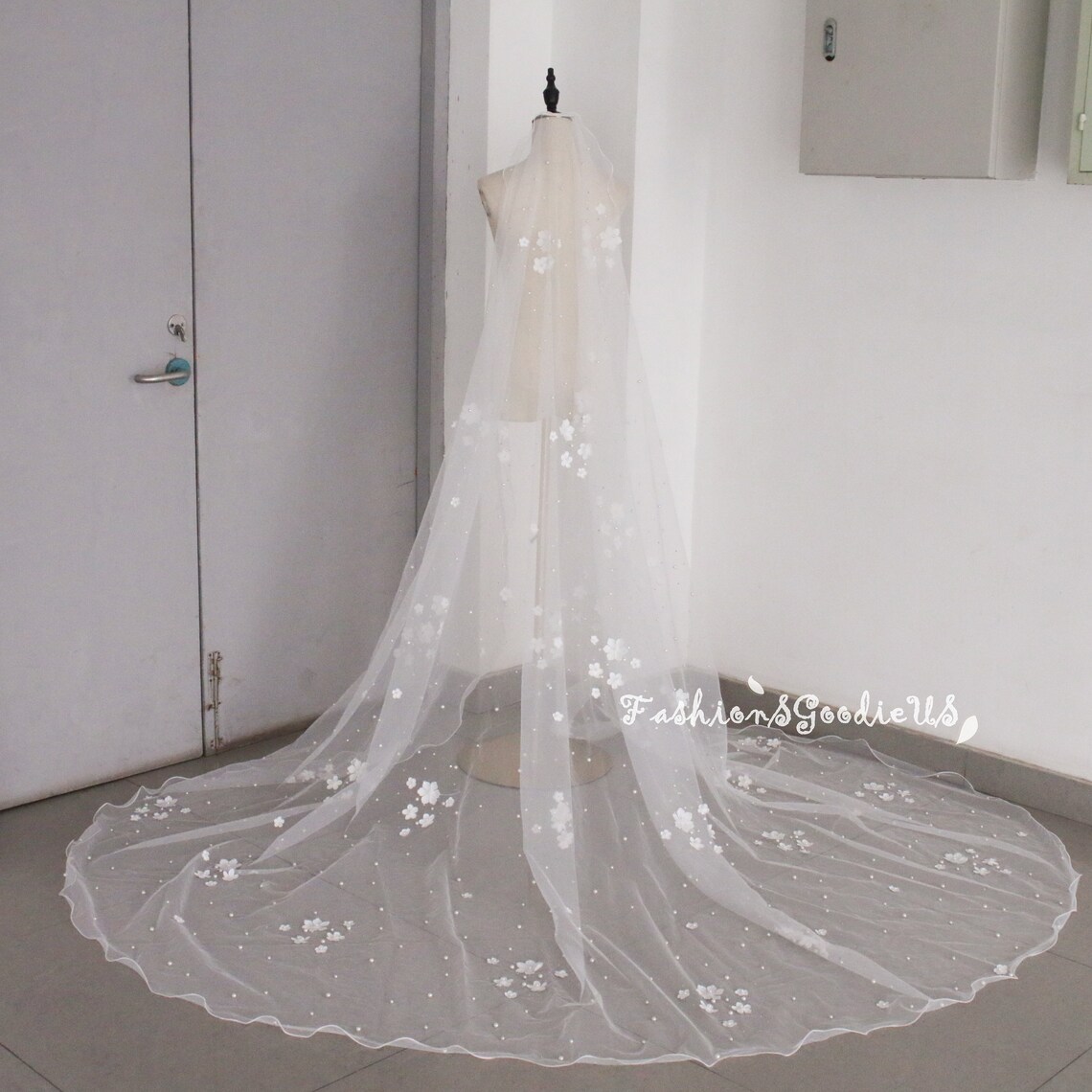 Floral Veil 3D Flowers Wedding Veil With Pearls Sparkly - Etsy