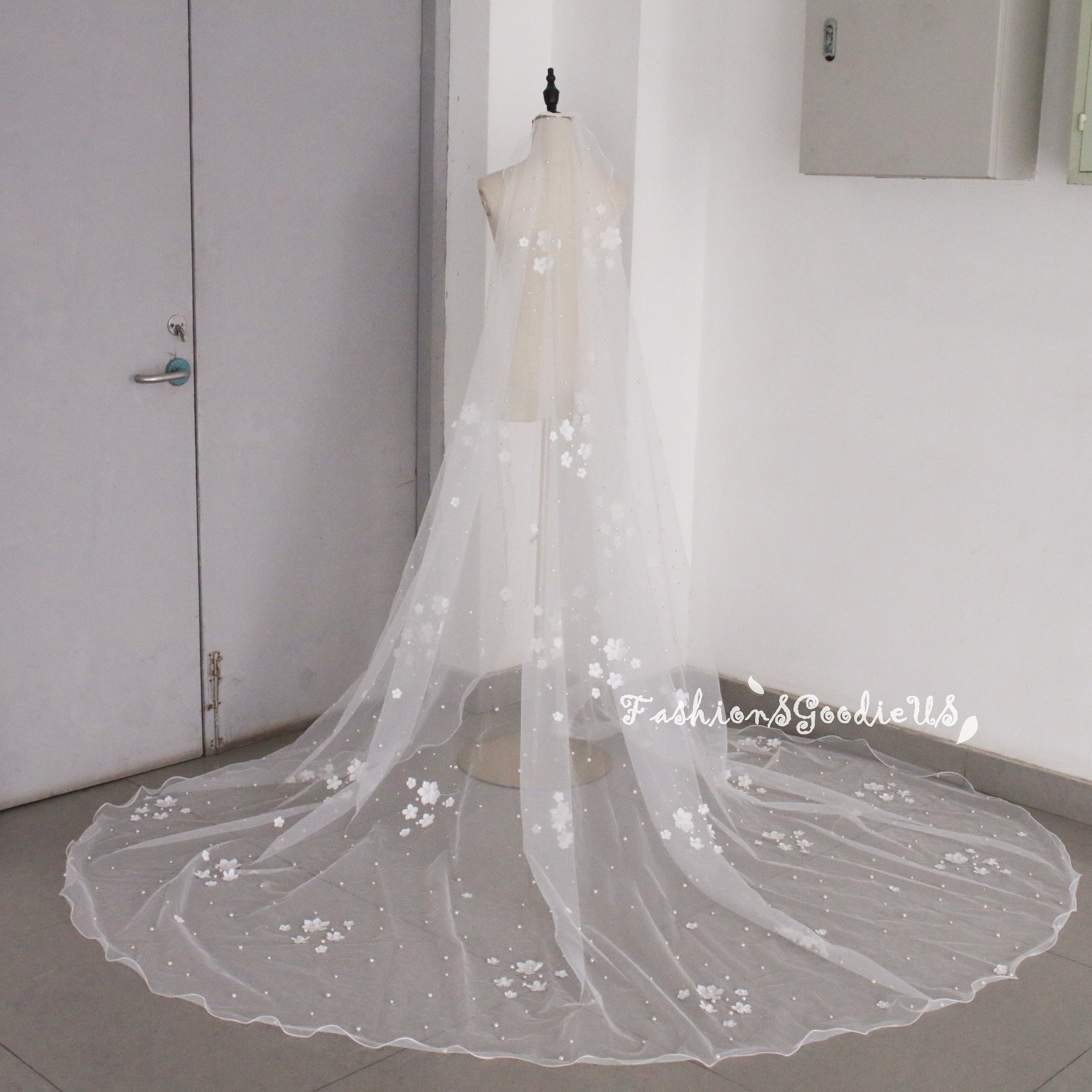 Floral Veil 3D Flowers Wedding Veil With Pearls Sparkly - Etsy