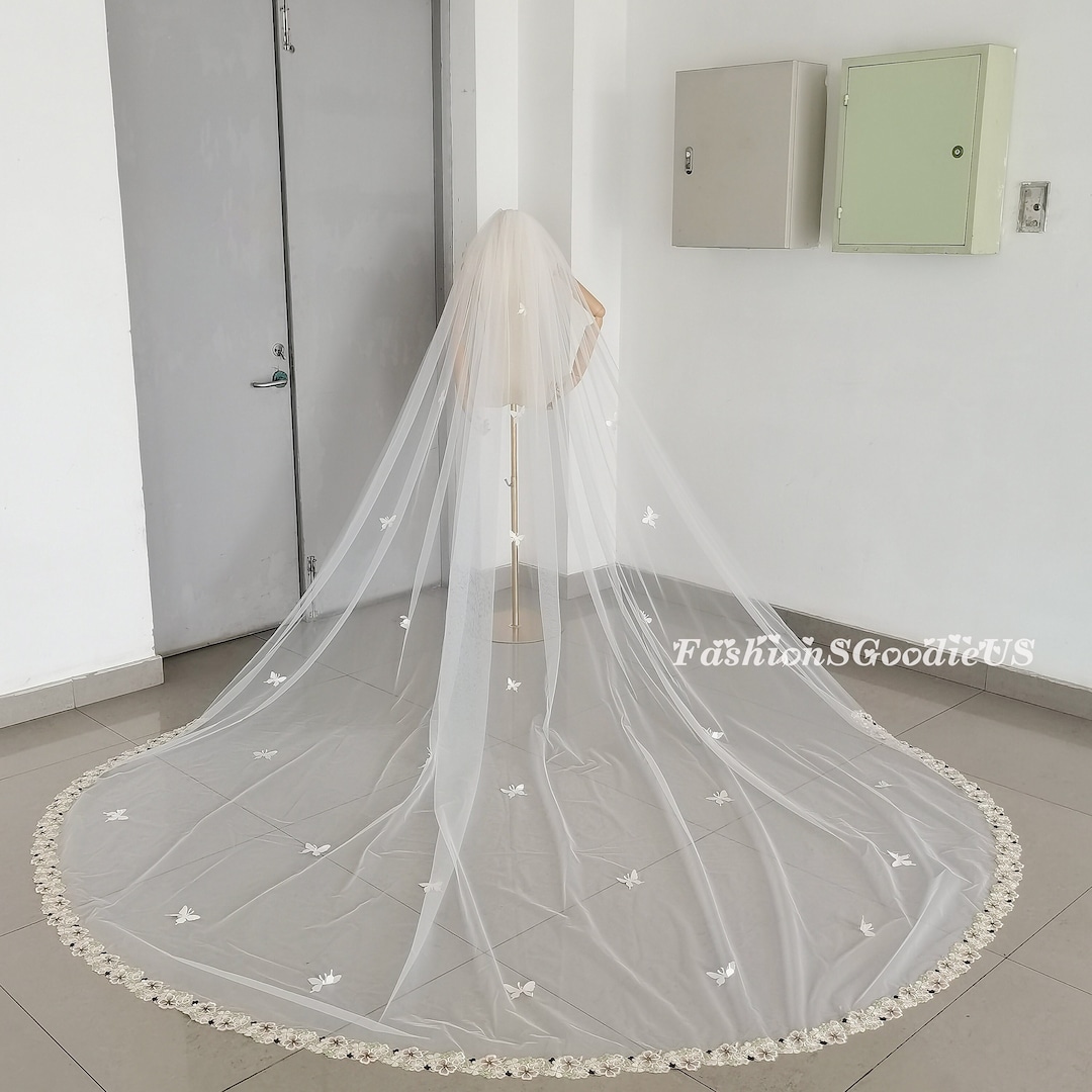 Elegant Floral Wedding Veil With Butterfly, Wildflower Veil for Bride ...
