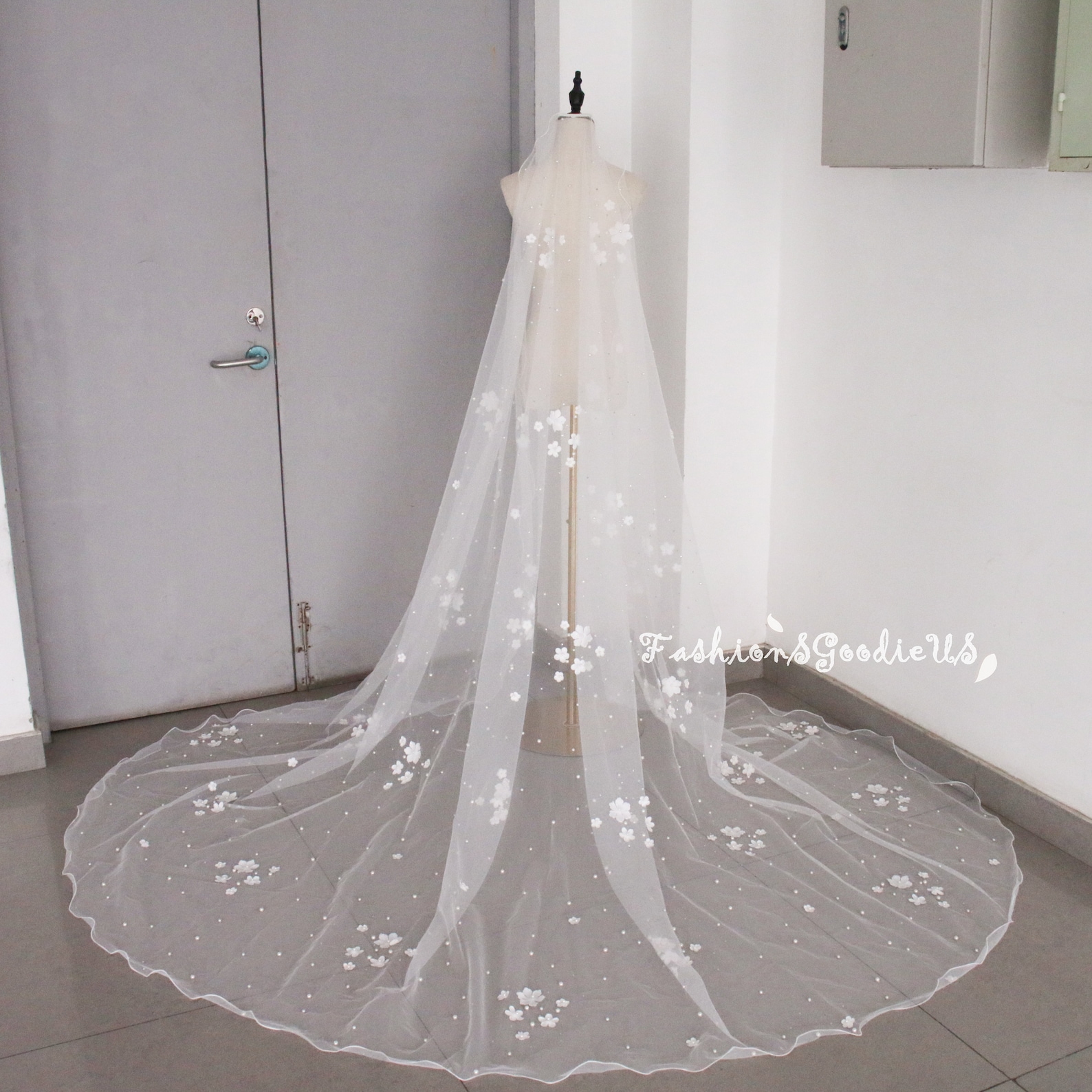 Floral Veil 3D Flowers Wedding Veil With Pearls Sparkly - Etsy