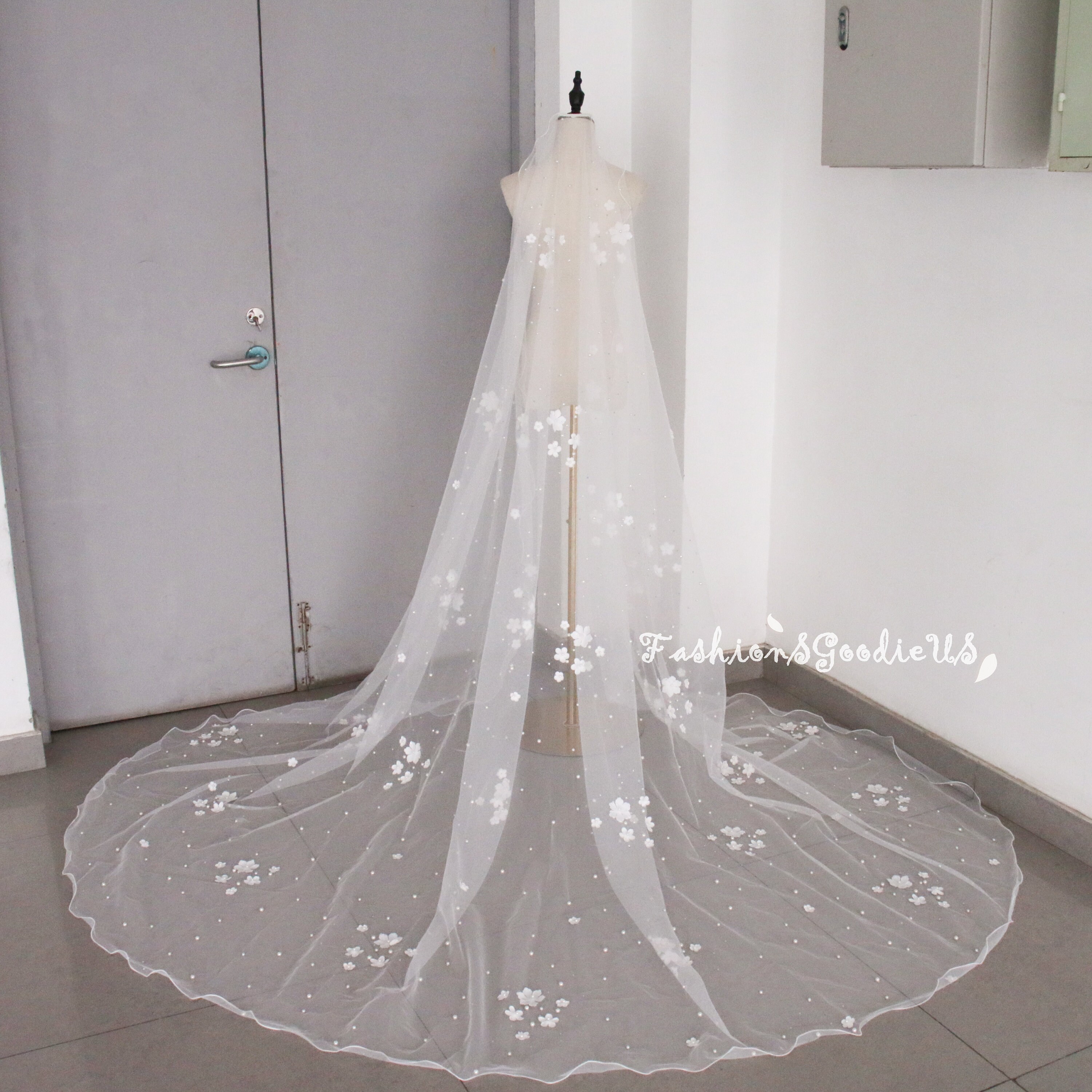 Floral Veil 3D Flowers Wedding Veil With Pearls Sparkly - Etsy