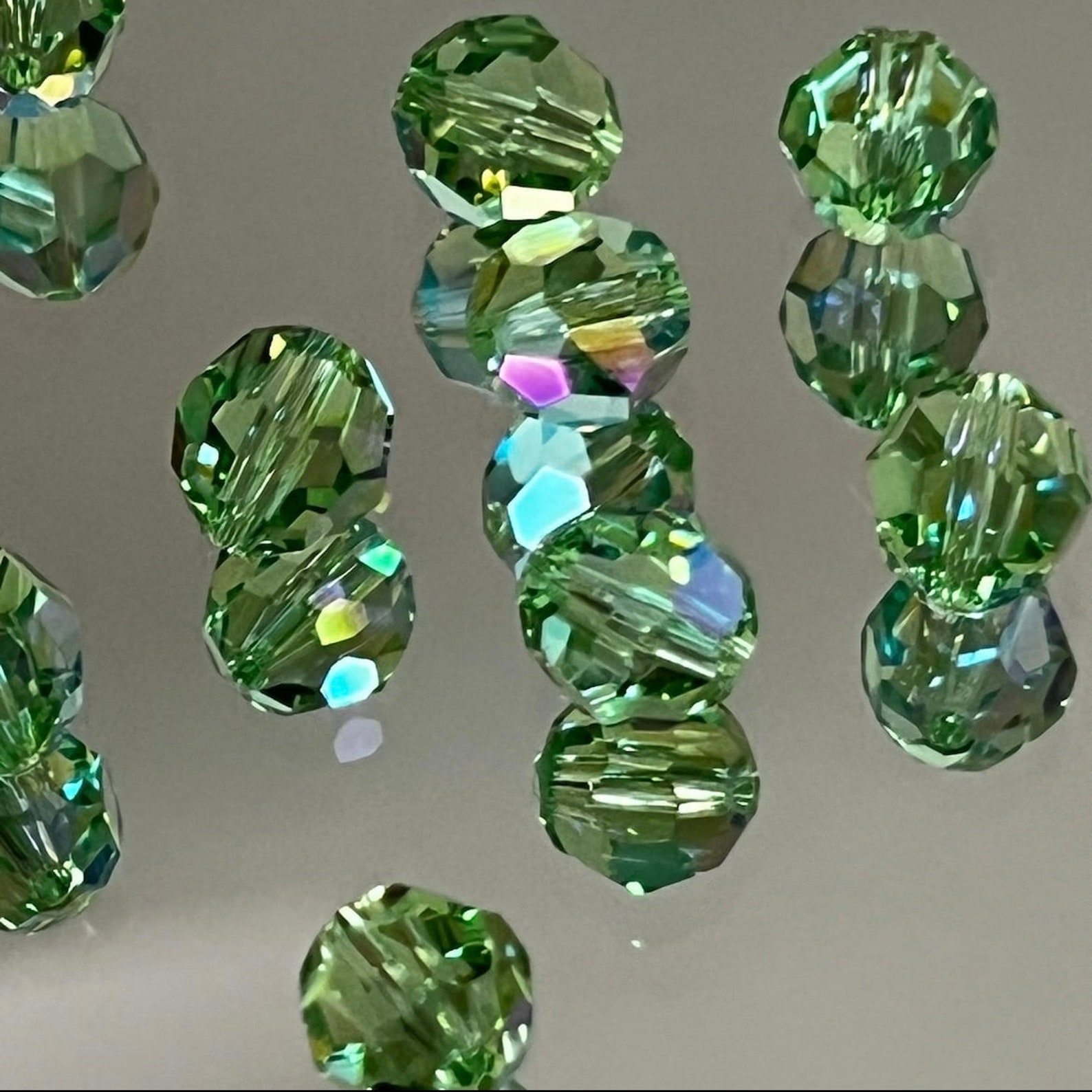 Swarovski Crystal Beads - Choice of 4, 6, 8mm Green Crystal Round Beads ...