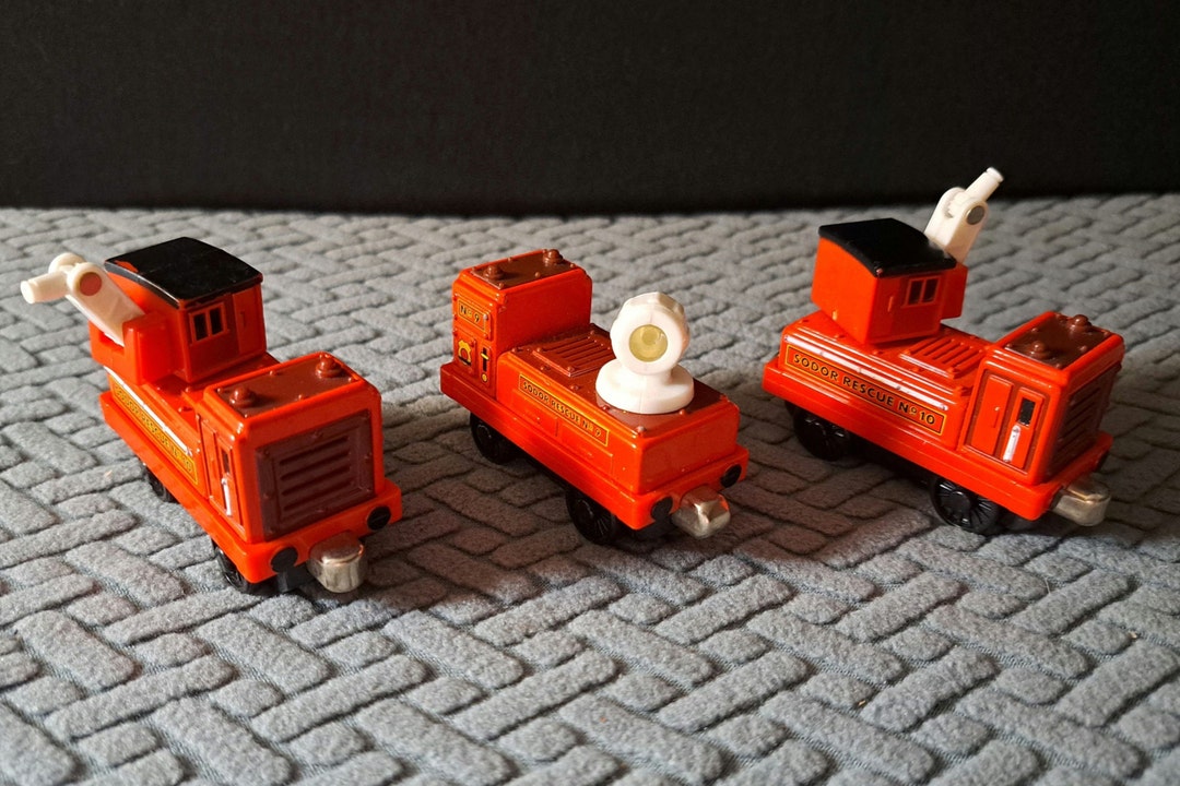 Thomas FIRE Engine Rescue SPOTLIGHT Car 2 Hose Cars 2004 Take Along ...