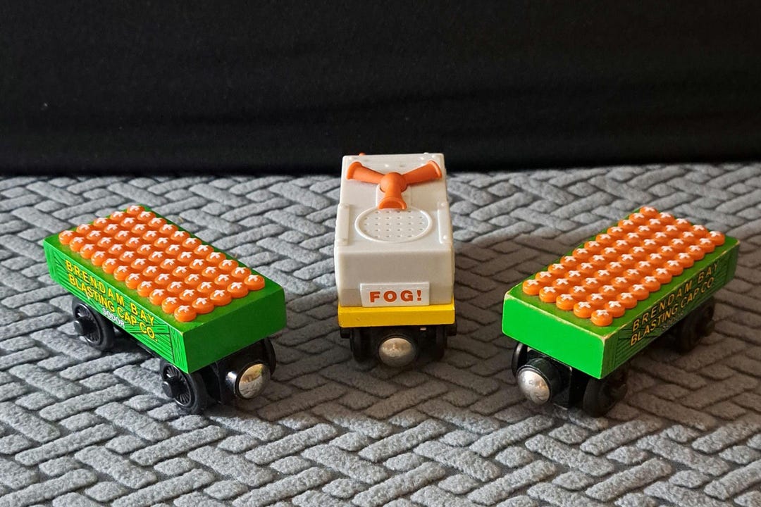 Thomas Friends Train Working FOGHORN & 2 TNT Car Lot BLASTING Cap ...