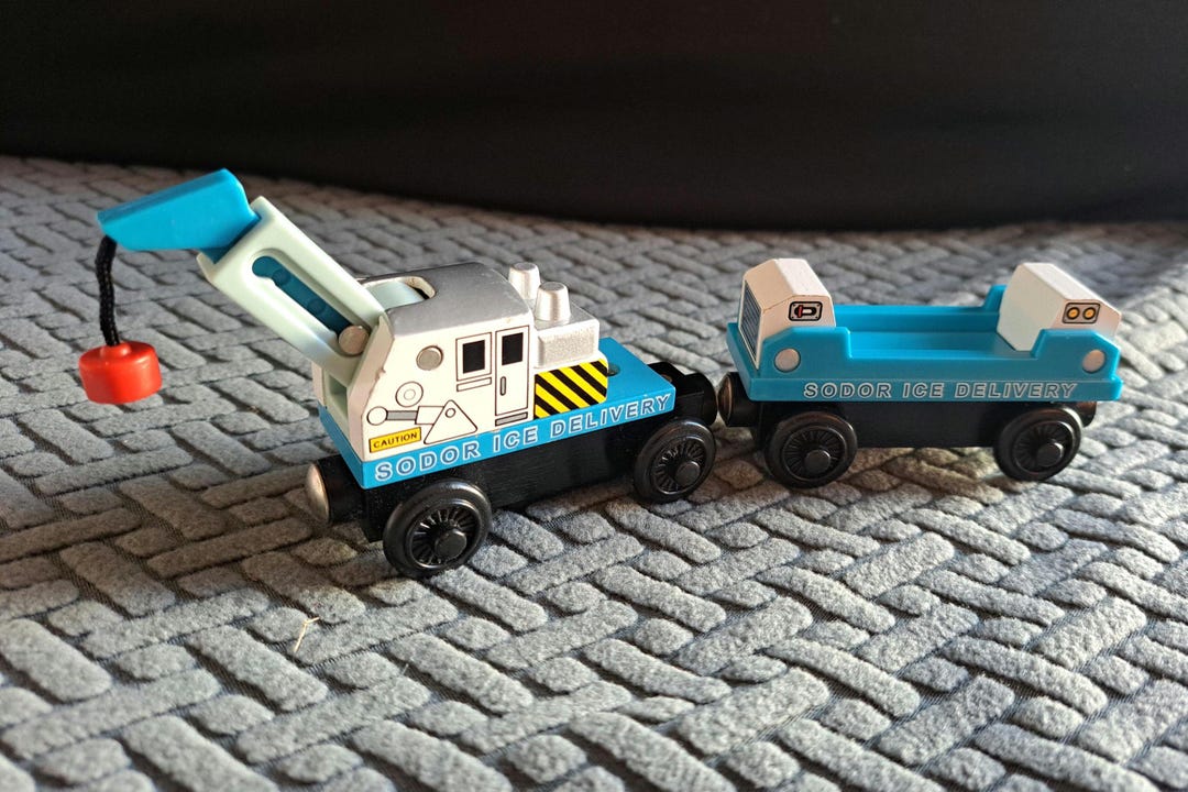 Thomas & Friends ICE Crane With Cargo Car 2003 Thomas Wooden Railway ...