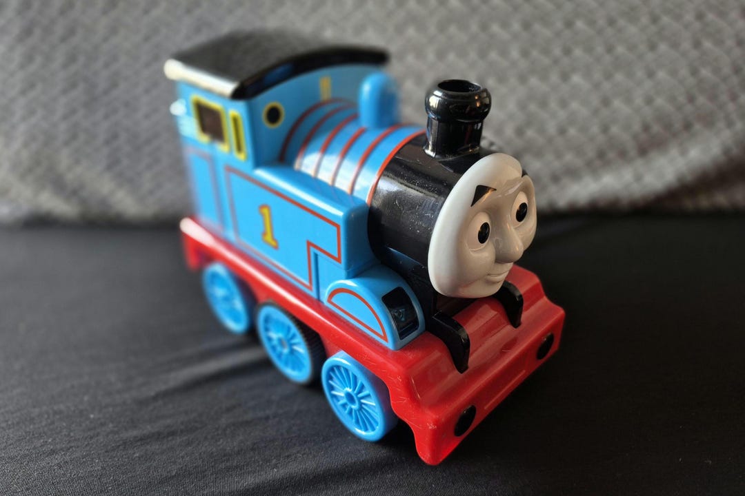 Follow Me Thomas Train Moves & Talks R9255 Battery Operated BIG Blue ...