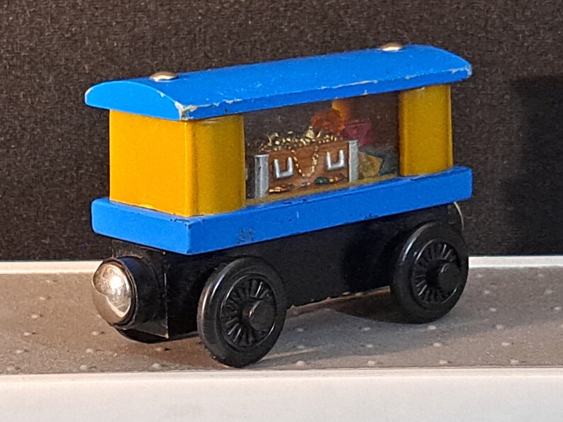 JEWEL Car Thomas Wooden TRAIN Railway Treasure Chest Gems Cargo Car ...