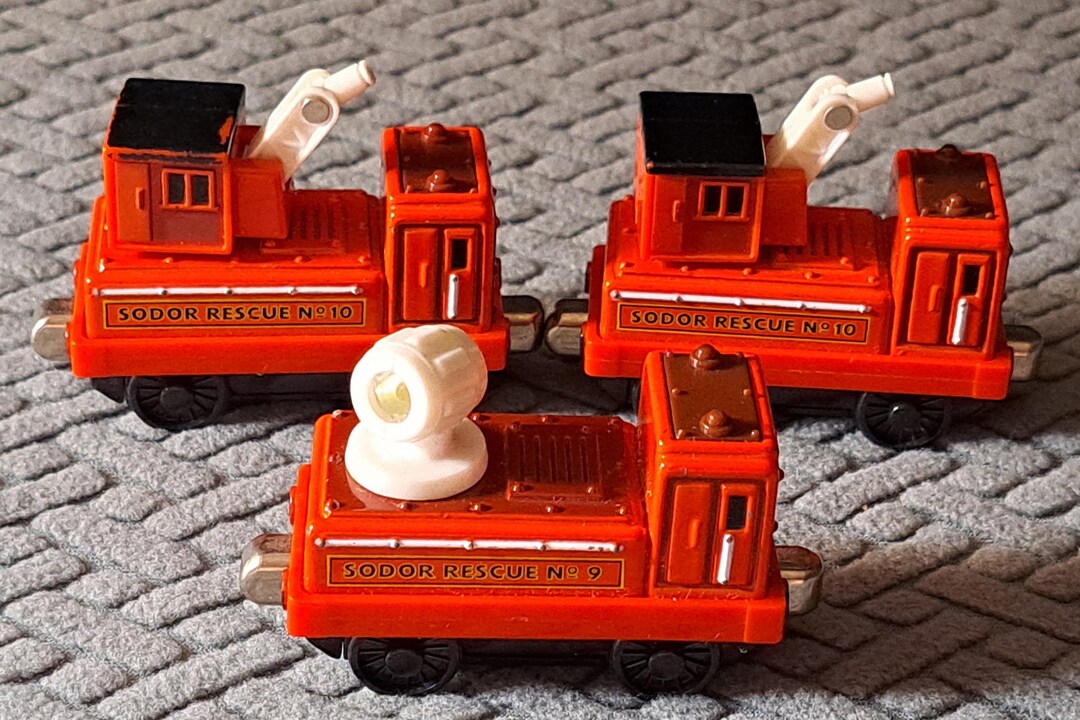 THOMAS Train FIRE Engine Rescue SPOTLIGHT Car 2 Hose Cars 2004 Diecast ...